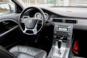 Grey Volvo XC70 2011 in Riga, with an engine capacity of 2.00 L and mileage of 0 thousand km for 8350 €, photo 16 on AUTOMOTO.COM.LV