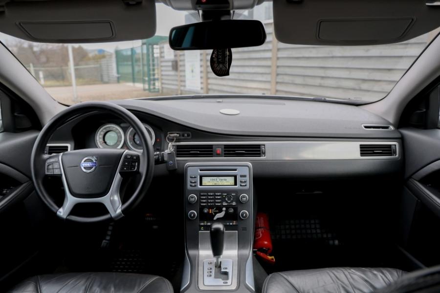 Grey Volvo XC70 2011 in Riga, with an engine capacity of 2.00 L and mileage of 0 thousand km for 8350 €, photo 18 on AUTOMOTO.COM.LV