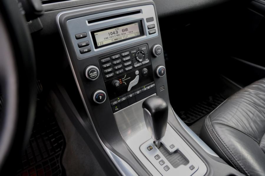 Grey Volvo XC70 2011 in Riga, with an engine capacity of 2.00 L and mileage of 0 thousand km for 8350 €, photo 19 on AUTOMOTO.COM.LV