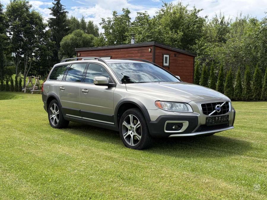 Grey Volvo XC70 2011 in Vilnius, with an engine capacity of 2.00 L and mileage of 289 thousand km for 8350 €, photo 1 on AUTOMOTO.COM.LV