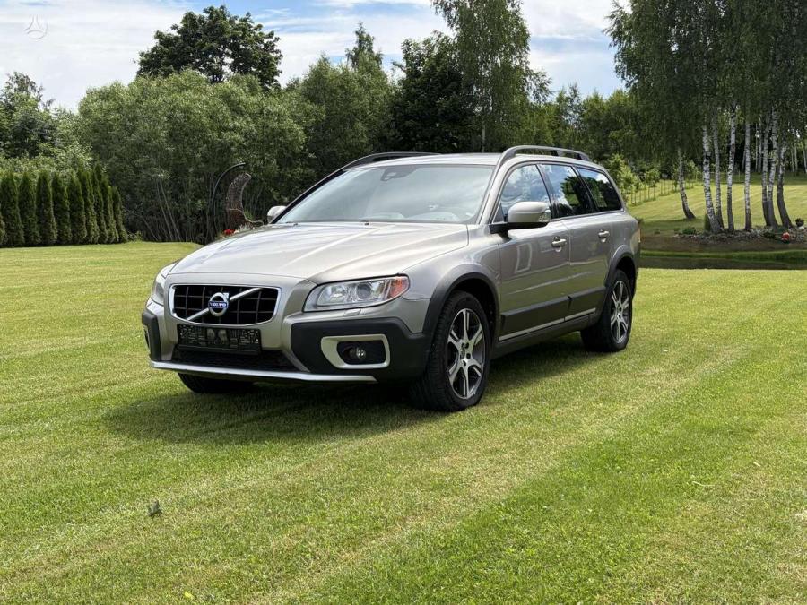 Grey Volvo XC70 2011 in Vilnius, with an engine capacity of 2.00 L and mileage of 289 thousand km for 8350 €, photo 3 on AUTOMOTO.COM.LV