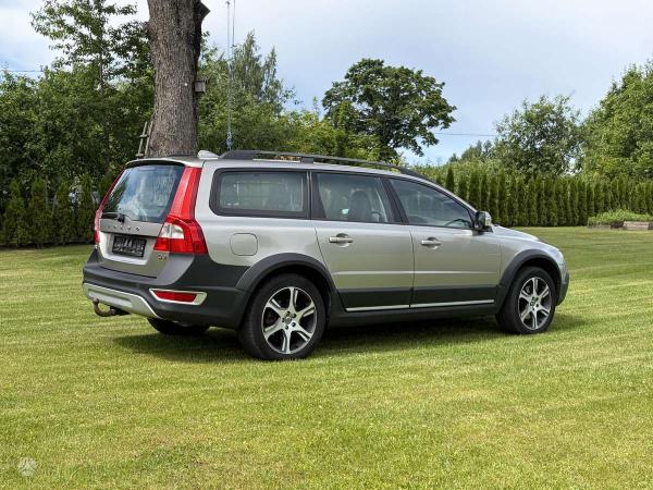Grey Volvo XC70 2011 in Vilnius, with an engine capacity of 2.00 L and mileage of 289 thousand km for 8350 €, photo 3 on AUTOMOTO.COM.LV