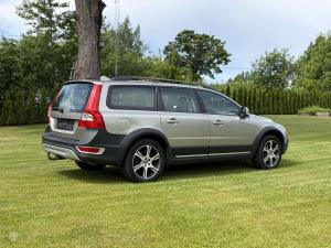 Grey Volvo XC70 2011 in Vilnius, with an engine capacity of 2.00 L and mileage of 289 thousand km for 8350 €, photo 4 on AUTOMOTO.COM.LV