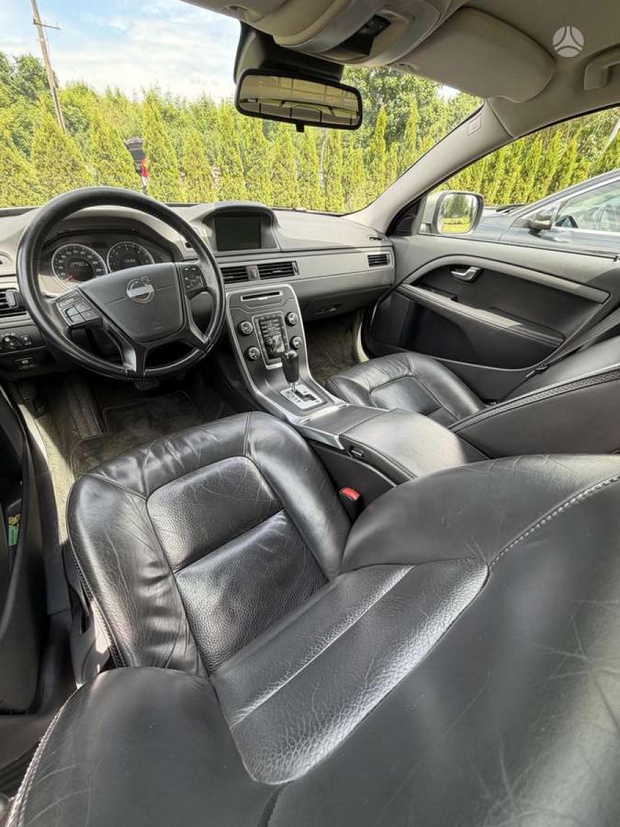 Grey Volvo XC70 2011 in Vilnius, with an engine capacity of 2.00 L and mileage of 289 thousand km for 8350 €, photo 6 on AUTOMOTO.COM.LV