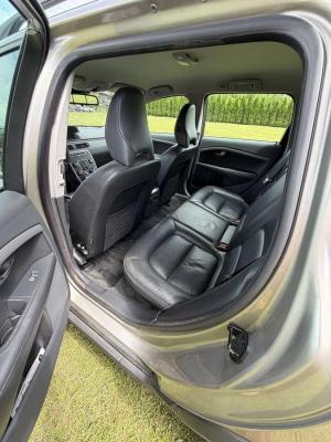 Grey Volvo XC70 2011 in Vilnius, with an engine capacity of 2.00 L and mileage of 289 thousand km for 8350 €, photo 7 on AUTOMOTO.COM.LV