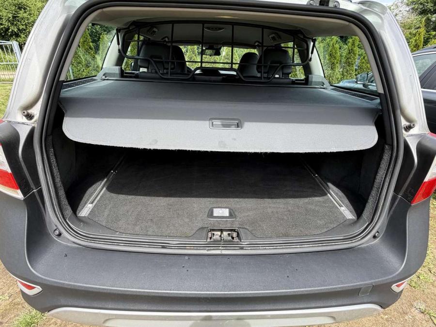 Grey Volvo XC70 2011 in Vilnius, with an engine capacity of 2.00 L and mileage of 289 thousand km for 8350 €, photo 8 on AUTOMOTO.COM.LV