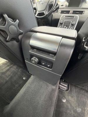 Grey Volvo XC70 2011 in Vilnius, with an engine capacity of 2.00 L and mileage of 289 thousand km for 8350 €, photo 9 on AUTOMOTO.COM.LV