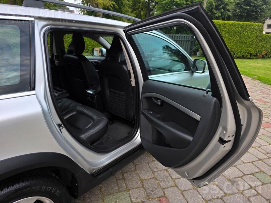 Pelēks Volvo XC70 2011 Rīga, ar dzinēja tilpumu 2.00 L un nobraukumu 371 tūkst. km par 6950 €, foto 16 vietnē AUTOMOTO.COM.LV