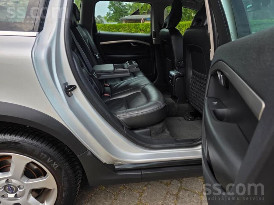 Pelēks Volvo XC70 2011 Rīga, ar dzinēja tilpumu 2.00 L un nobraukumu 371 tūkst. km par 6950 €, foto 17 vietnē AUTOMOTO.COM.LV
