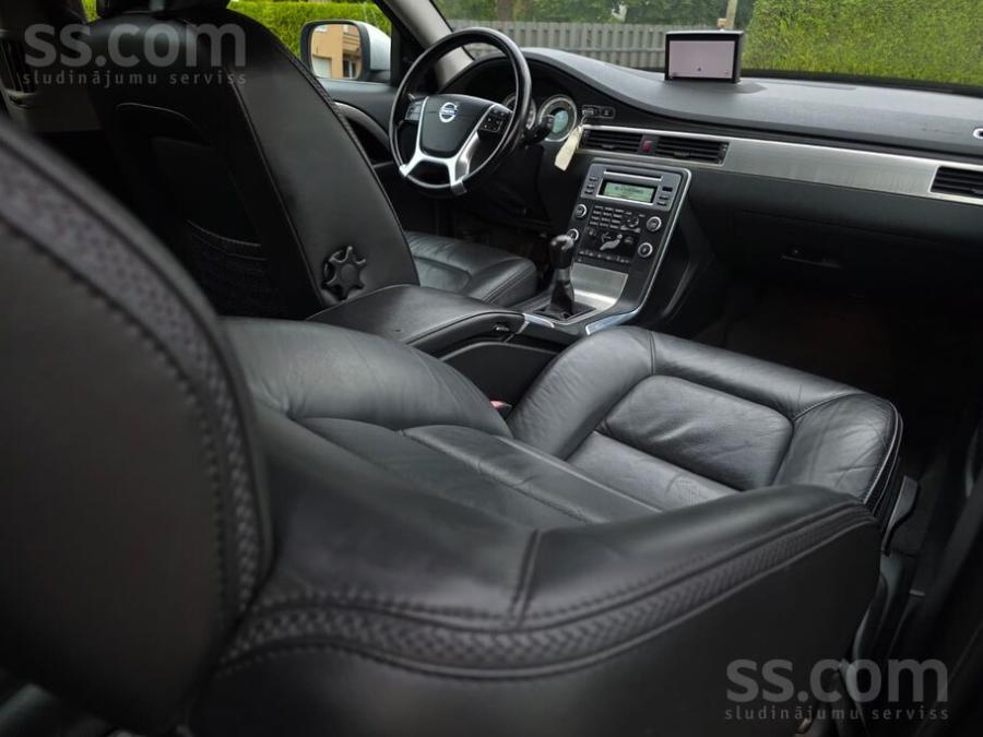 Pelēks Volvo XC70 2011 Rīga, ar dzinēja tilpumu 2.00 L un nobraukumu 371 tūkst. km par 6950 €, foto 23 vietnē AUTOMOTO.COM.LV