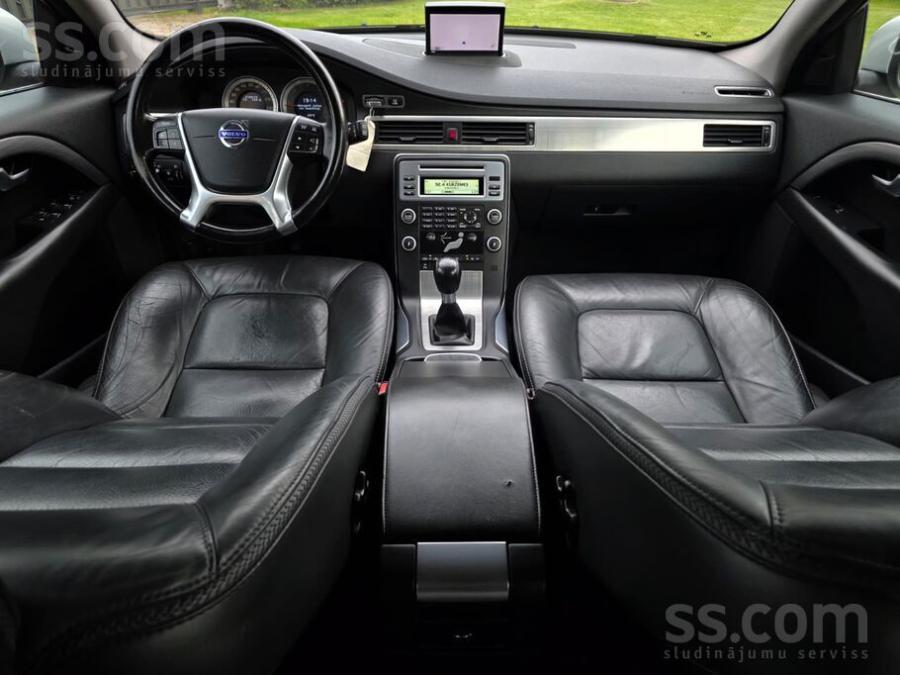 Pelēks Volvo XC70 2011 Rīga, ar dzinēja tilpumu 2.00 L un nobraukumu 371 tūkst. km par 6950 €, foto 24 vietnē AUTOMOTO.COM.LV