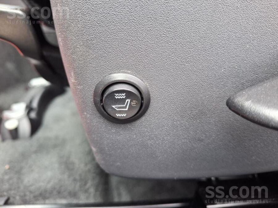 Pelēks Volvo XC70 2011 Rīga, ar dzinēja tilpumu 2.40 L un nobraukumu 0 tūkst. km par 7695 €, foto 9 vietnē AUTOMOTO.COM.LV