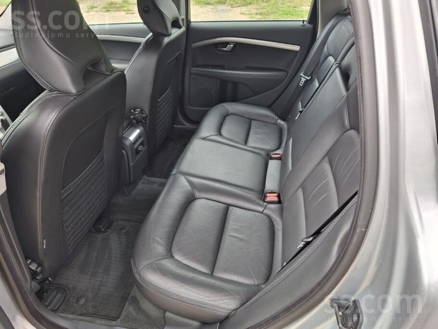 Pelēks Volvo XC70 2011 Rīga, ar dzinēja tilpumu 2.40 L un nobraukumu 0 tūkst. km par 7695 €, foto 10 vietnē AUTOMOTO.COM.LV