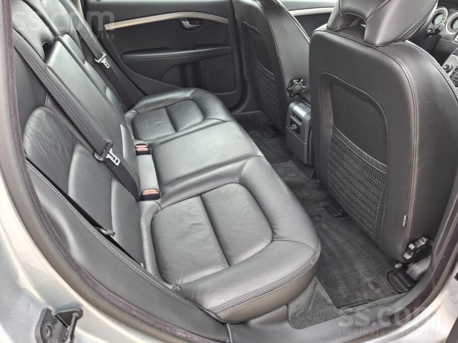 Pelēks Volvo XC70 2011 Rīga, ar dzinēja tilpumu 2.40 L un nobraukumu 0 tūkst. km par 7695 €, foto 15 vietnē AUTOMOTO.COM.LV