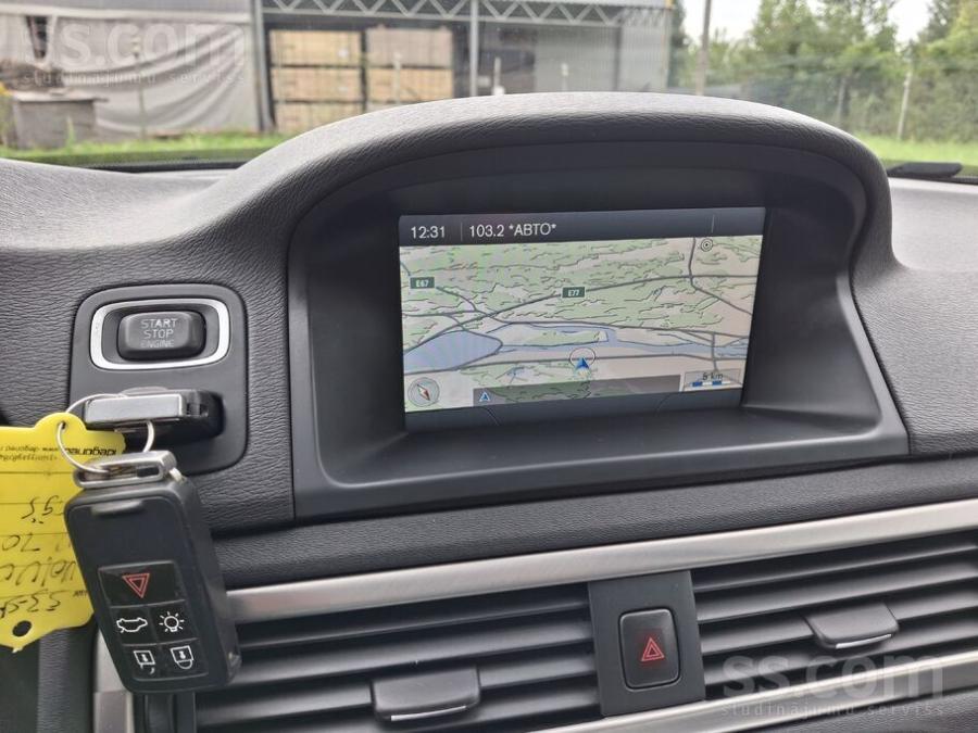 Pelēks Volvo XC70 2011 Rīga, ar dzinēja tilpumu 2.40 L un nobraukumu 0 tūkst. km par 7695 €, foto 17 vietnē AUTOMOTO.COM.LV