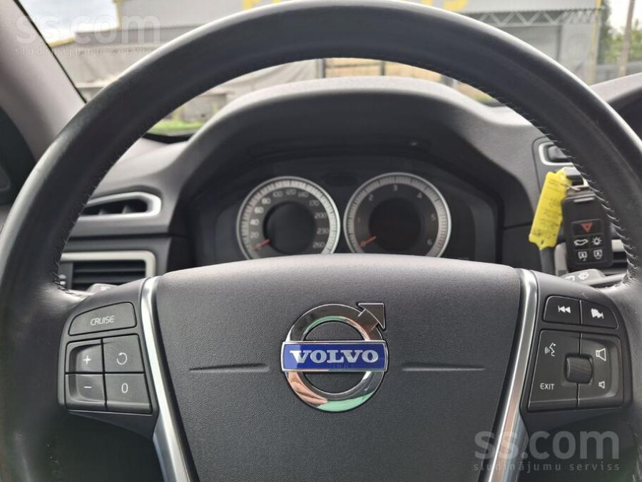 Pelēks Volvo XC70 2011 Rīga, ar dzinēja tilpumu 2.40 L un nobraukumu 0 tūkst. km par 7695 €, foto 18 vietnē AUTOMOTO.COM.LV