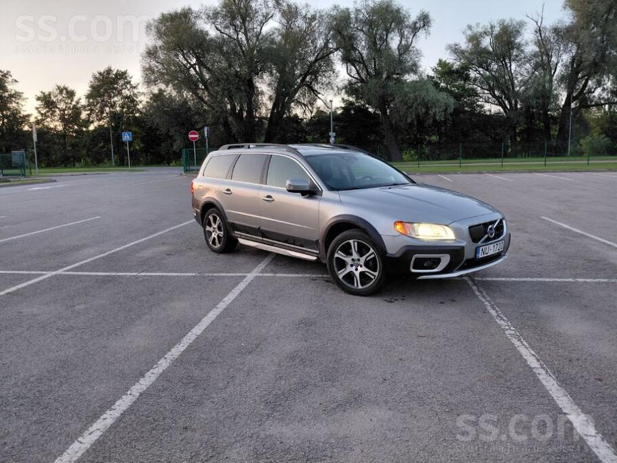 Pelēks Volvo XC70 2011 Rīga, ar dzinēja tilpumu 2.40 L un nobraukumu 399 tūkst. km par 7200 €, foto 1 vietnē AUTOMOTO.COM.LV