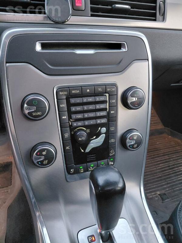 Pelēks Volvo XC70 2011 Rīga, ar dzinēja tilpumu 2.40 L un nobraukumu 399 tūkst. km par 7200 €, foto 10 vietnē AUTOMOTO.COM.LV