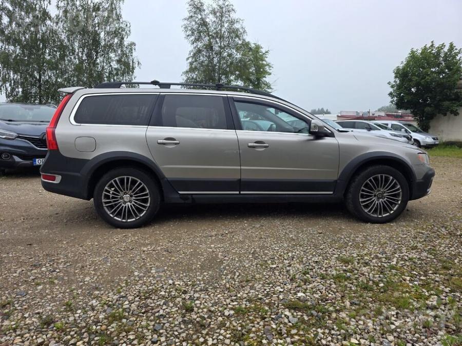 Pelēks Volvo XC70 2012 Rēzekne, ar dzinēja tilpumu 2.40 L un nobraukumu 0 tūkst. km par 8990 €, foto 2 vietnē AUTOMOTO.COM.LV