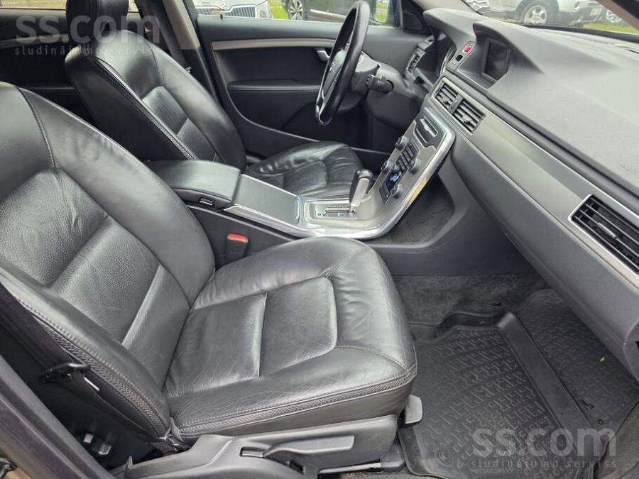 Pelēks Volvo XC70 2012 Rēzekne, ar dzinēja tilpumu 2.40 L un nobraukumu 0 tūkst. km par 8990 €, foto 9 vietnē AUTOMOTO.COM.LV