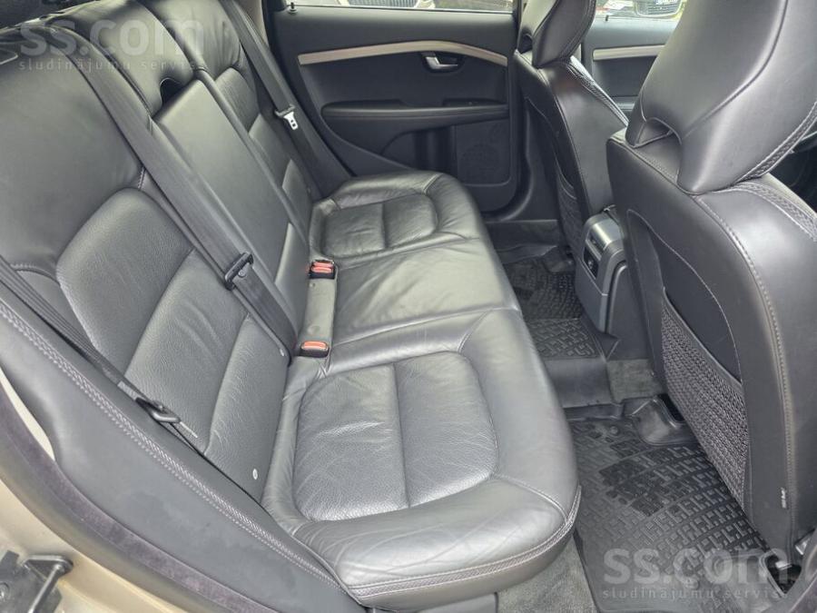Pelēks Volvo XC70 2012 Rēzekne, ar dzinēja tilpumu 2.40 L un nobraukumu 0 tūkst. km par 8990 €, foto 23 vietnē AUTOMOTO.COM.LV