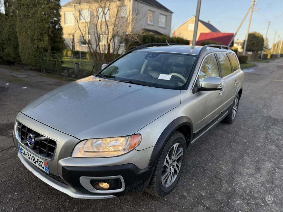Grey Volvo XC70 2012 in Marijampole, with an engine capacity of 1.98 L and mileage of 270 thousand km for 4800 €, photo 1 on AUTOMOTO.COM.LV