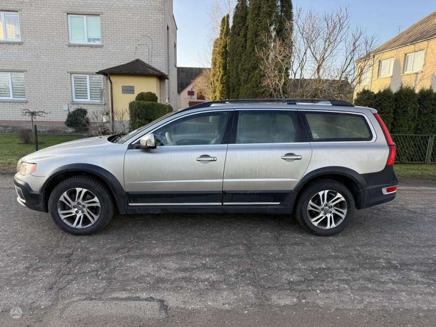 Grey Volvo XC70 2012 in Marijampole, with an engine capacity of 1.98 L and mileage of 270 thousand km for 4800 €, photo 2 on AUTOMOTO.COM.LV