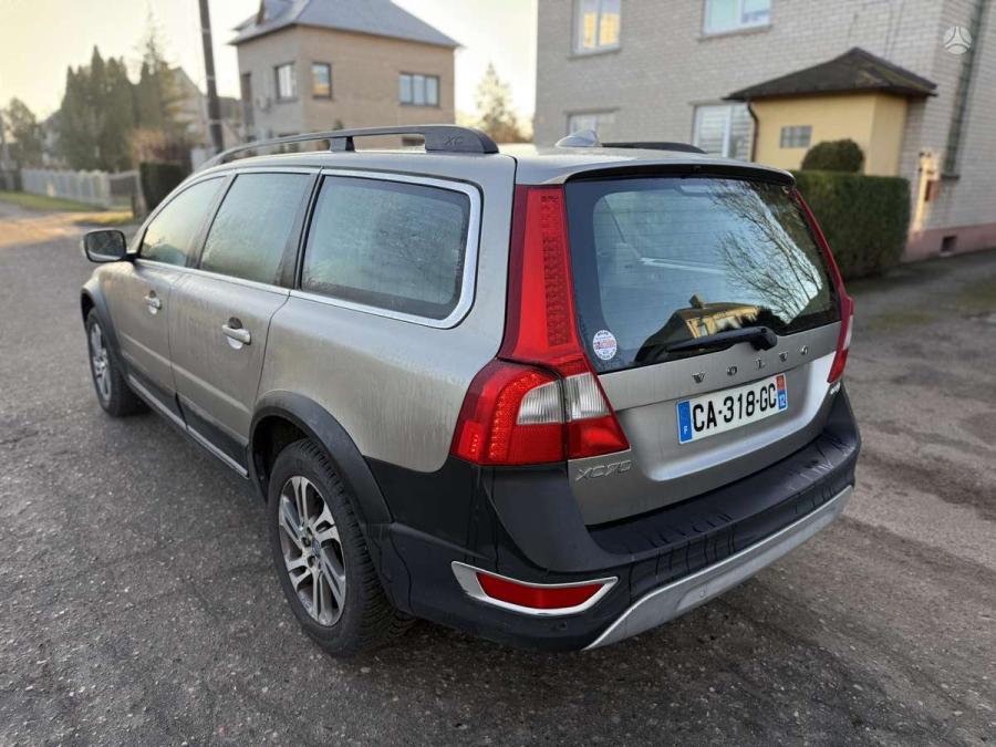 Grey Volvo XC70 2012 in Marijampole, with an engine capacity of 1.98 L and mileage of 270 thousand km for 4800 €, photo 3 on AUTOMOTO.COM.LV