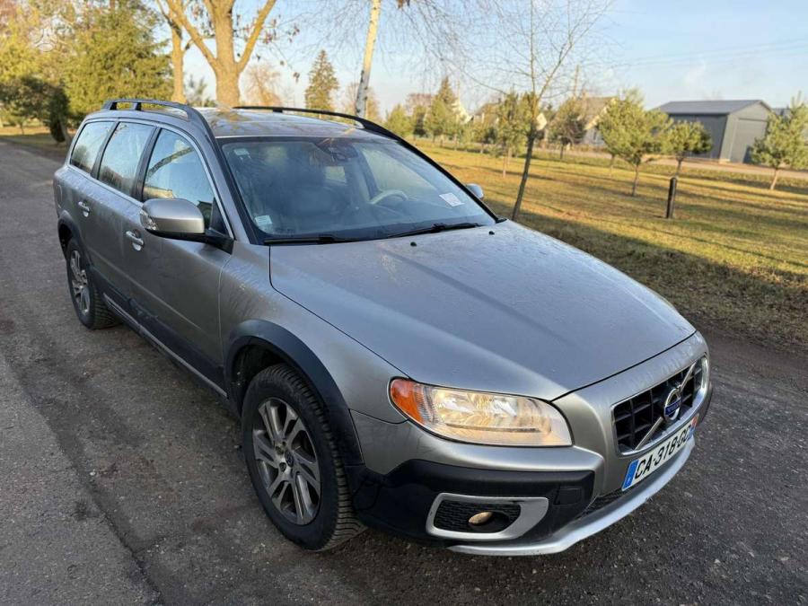 Grey Volvo XC70 2012 in Marijampole, with an engine capacity of 1.98 L and mileage of 270 thousand km for 4800 €, photo 5 on AUTOMOTO.COM.LV