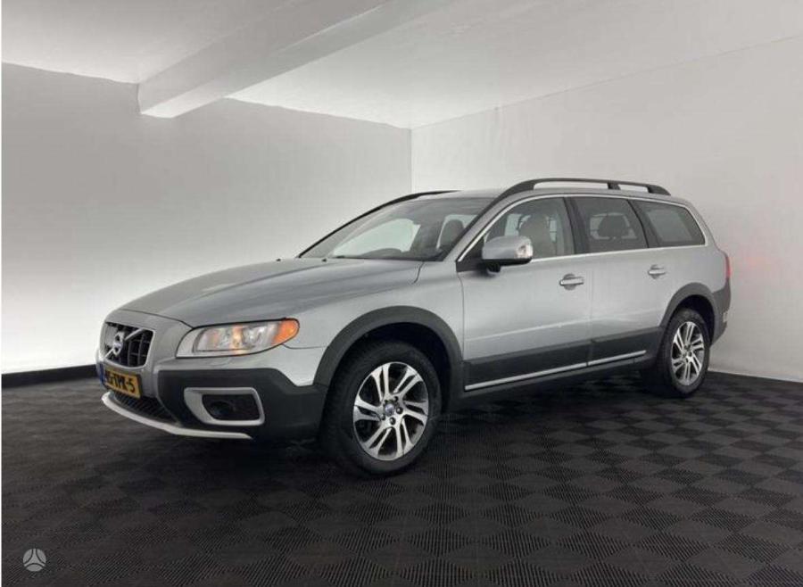 Grey Volvo XC70 2012 in Jonava, with an engine capacity of 1.98 L and mileage of 410 thousand km for 8200 €, photo 3 on AUTOMOTO.COM.LV
