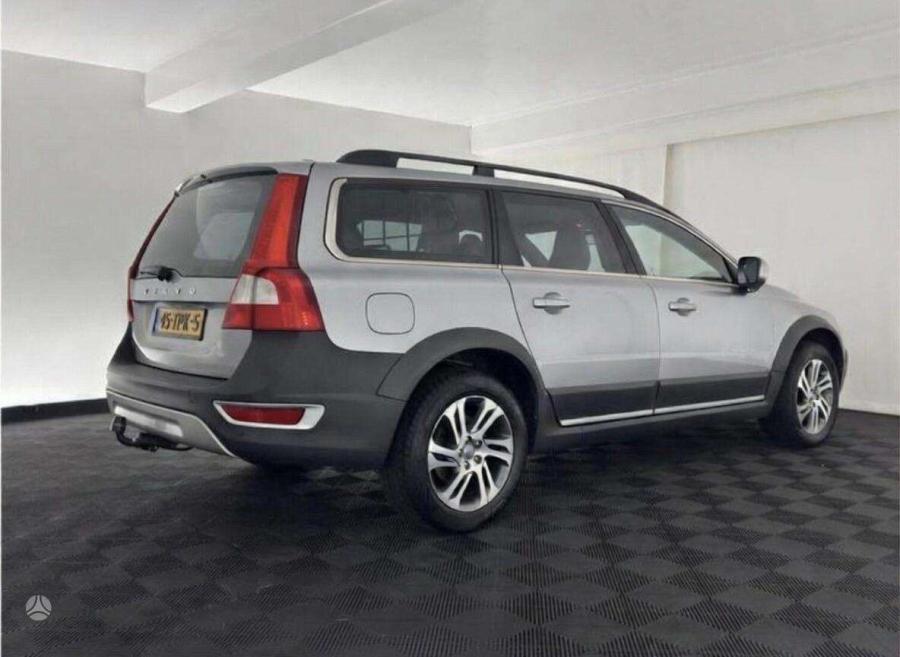 Grey Volvo XC70 2012 in Jonava, with an engine capacity of 1.98 L and mileage of 410 thousand km for 8200 €, photo 7 on AUTOMOTO.COM.LV