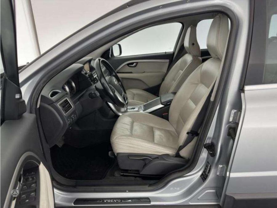 Grey Volvo XC70 2012 in Jonava, with an engine capacity of 1.98 L and mileage of 410 thousand km for 8200 €, photo 10 on AUTOMOTO.COM.LV