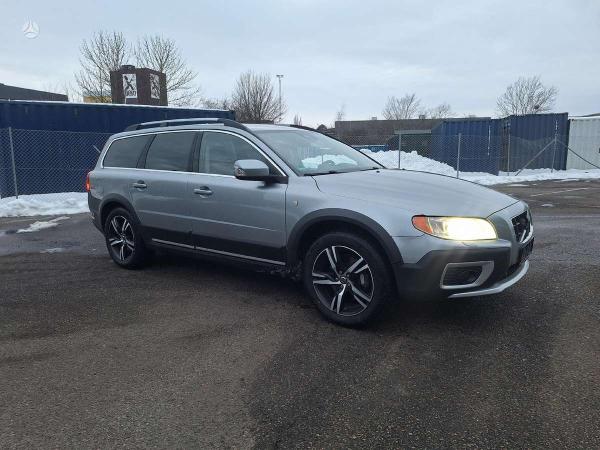 Grey Volvo XC70 2012 in Taurage, with an engine capacity of 2.40 L and mileage of 300 thousand km for 5700 €, photo 1 on AUTOMOTO.COM.LV