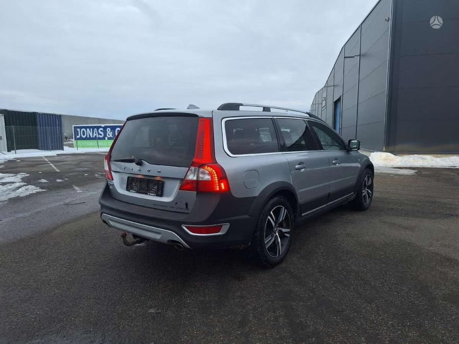 Grey Volvo XC70 2012 in Taurage, with an engine capacity of 2.40 L and mileage of 300 thousand km for 5700 €, photo 2 on AUTOMOTO.COM.LV