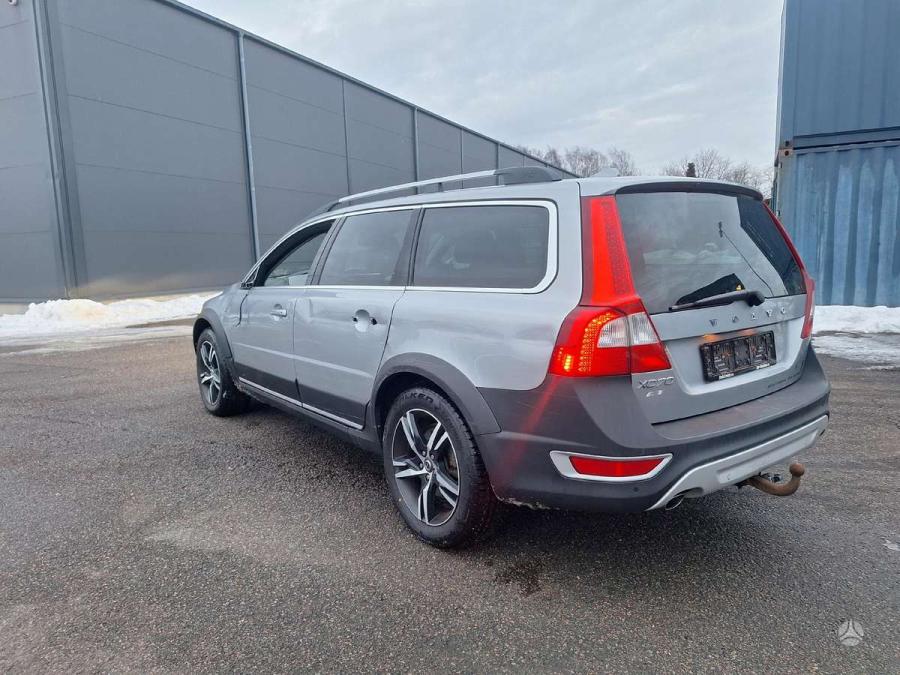 Grey Volvo XC70 2012 in Taurage, with an engine capacity of 2.40 L and mileage of 300 thousand km for 5700 €, photo 3 on AUTOMOTO.COM.LV