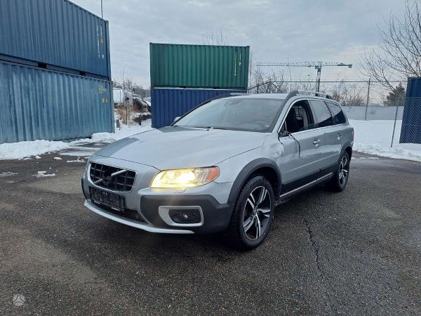 Grey Volvo XC70 2012 in Taurage, with an engine capacity of 2.40 L and mileage of 300 thousand km for 5700 €, photo 4 on AUTOMOTO.COM.LV
