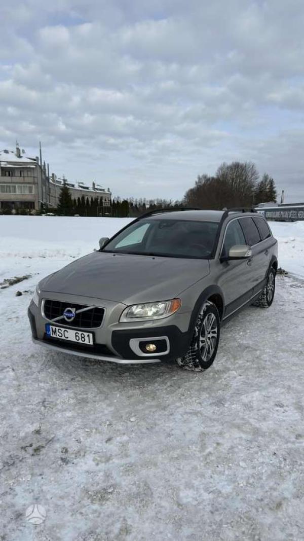 Grey Volvo XC70 2012 in Kaunas, with an engine capacity of 2.40 L and mileage of 241 thousand km for 9999 €, photo 1 on AUTOMOTO.COM.LV