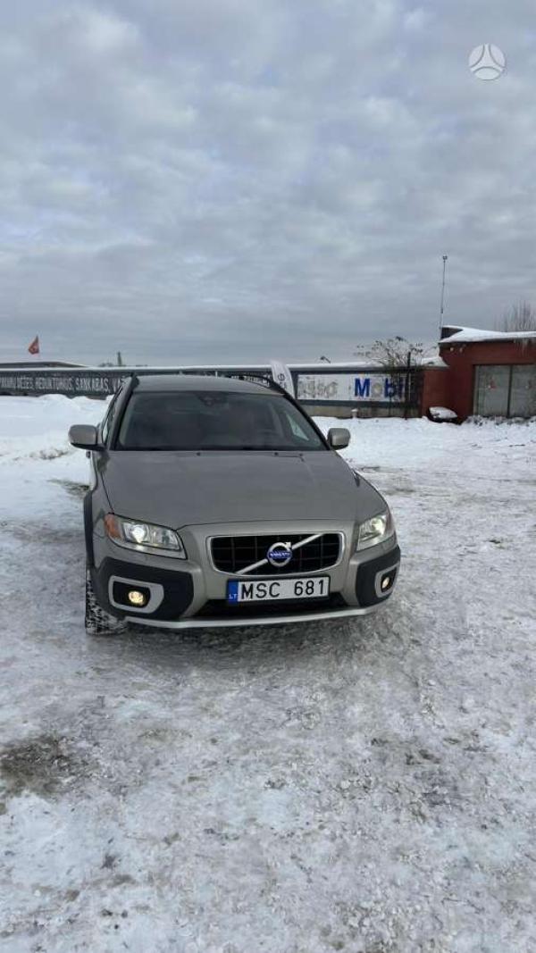 Grey Volvo XC70 2012 in Kaunas, with an engine capacity of 2.40 L and mileage of 241 thousand km for 9999 €, photo 2 on AUTOMOTO.COM.LV