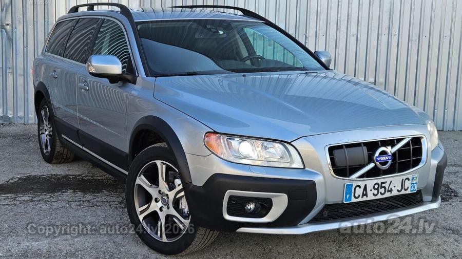 Pelēks Volvo XC70 2012 Tallina, ar dzinēja tilpumu 2.40 L un nobraukumu 213 tūkst. km par 9990 €, foto 1 vietnē AUTOMOTO.COM.LV