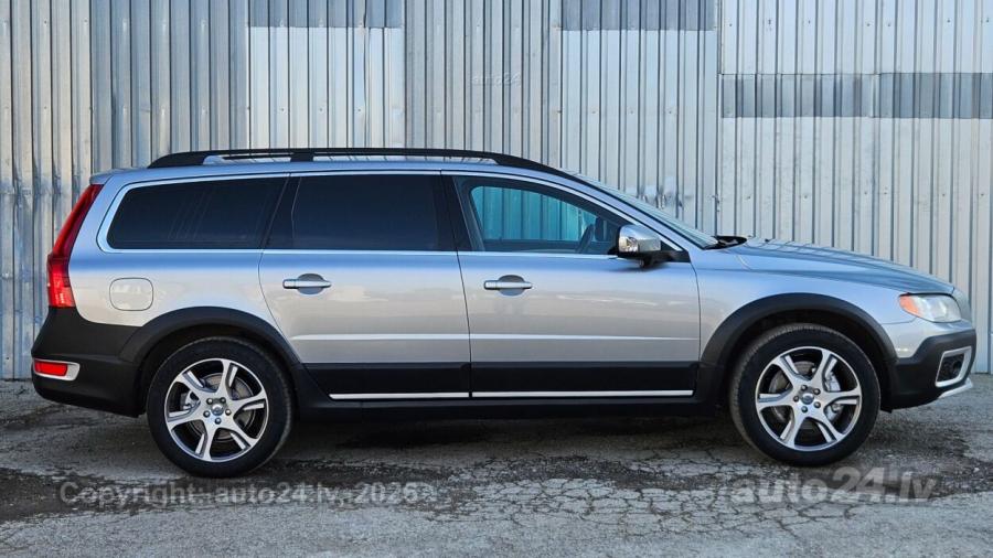 Pelēks Volvo XC70 2012 Tallina, ar dzinēja tilpumu 2.40 L un nobraukumu 213 tūkst. km par 9990 €, foto 5 vietnē AUTOMOTO.COM.LV