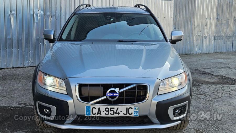 Pelēks Volvo XC70 2012 Tallina, ar dzinēja tilpumu 2.40 L un nobraukumu 213 tūkst. km par 9990 €, foto 7 vietnē AUTOMOTO.COM.LV