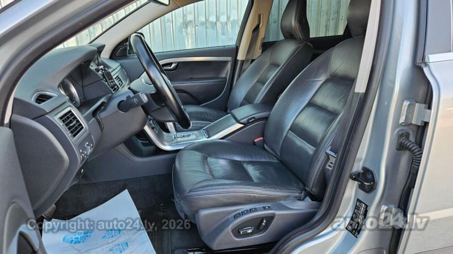Pelēks Volvo XC70 2012 Tallina, ar dzinēja tilpumu 2.40 L un nobraukumu 213 tūkst. km par 9990 €, foto 9 vietnē AUTOMOTO.COM.LV