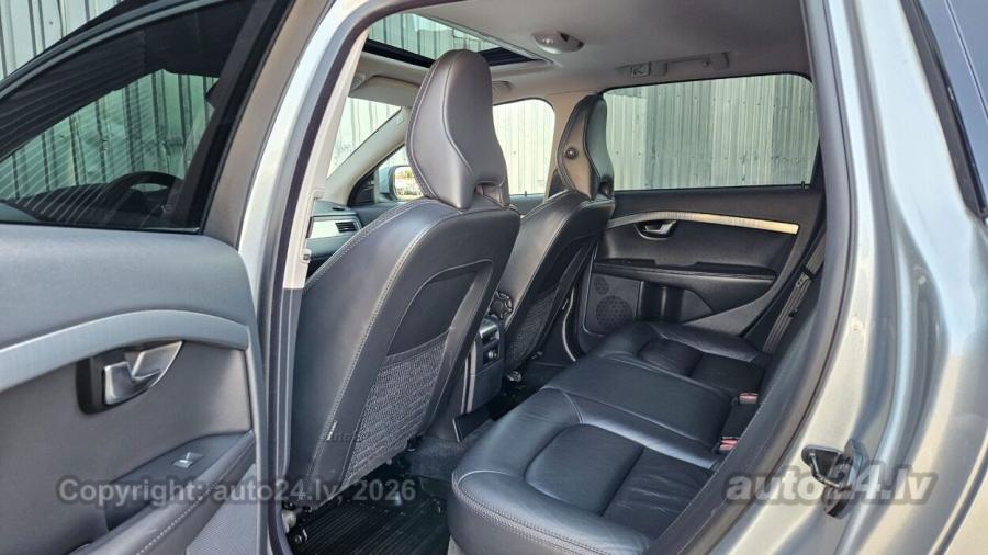 Pelēks Volvo XC70 2012 Tallina, ar dzinēja tilpumu 2.40 L un nobraukumu 213 tūkst. km par 9990 €, foto 11 vietnē AUTOMOTO.COM.LV