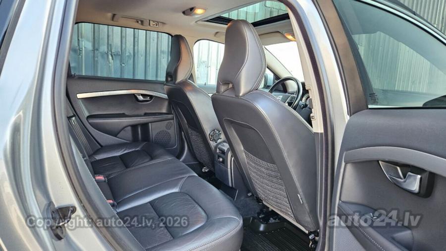 Pelēks Volvo XC70 2012 Tallina, ar dzinēja tilpumu 2.40 L un nobraukumu 213 tūkst. km par 9990 €, foto 12 vietnē AUTOMOTO.COM.LV