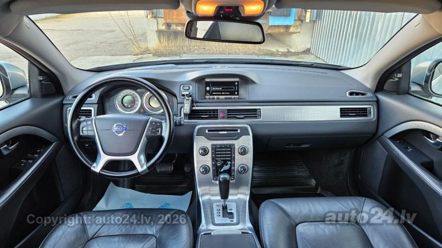 Pelēks Volvo XC70 2012 Tallina, ar dzinēja tilpumu 2.40 L un nobraukumu 213 tūkst. km par 9990 €, foto 13 vietnē AUTOMOTO.COM.LV