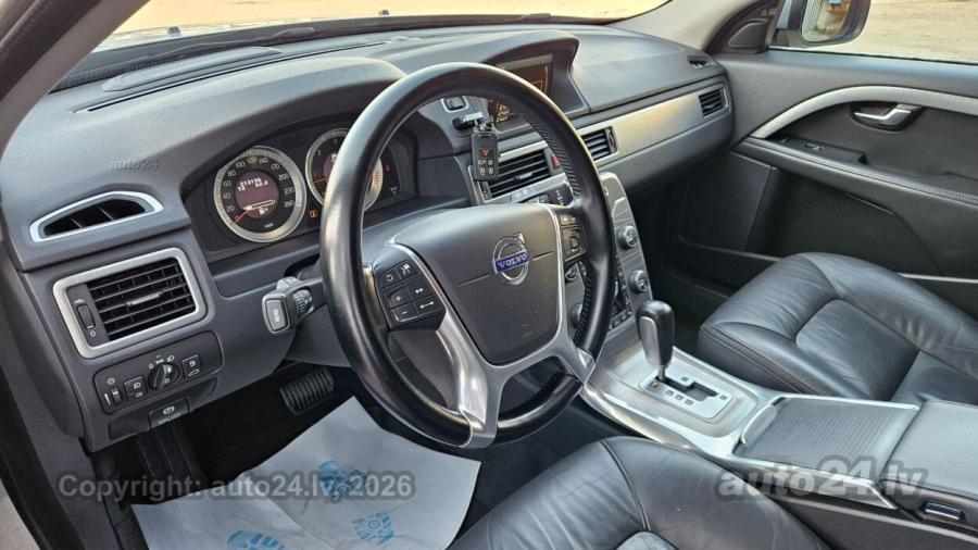 Pelēks Volvo XC70 2012 Tallina, ar dzinēja tilpumu 2.40 L un nobraukumu 213 tūkst. km par 9990 €, foto 15 vietnē AUTOMOTO.COM.LV