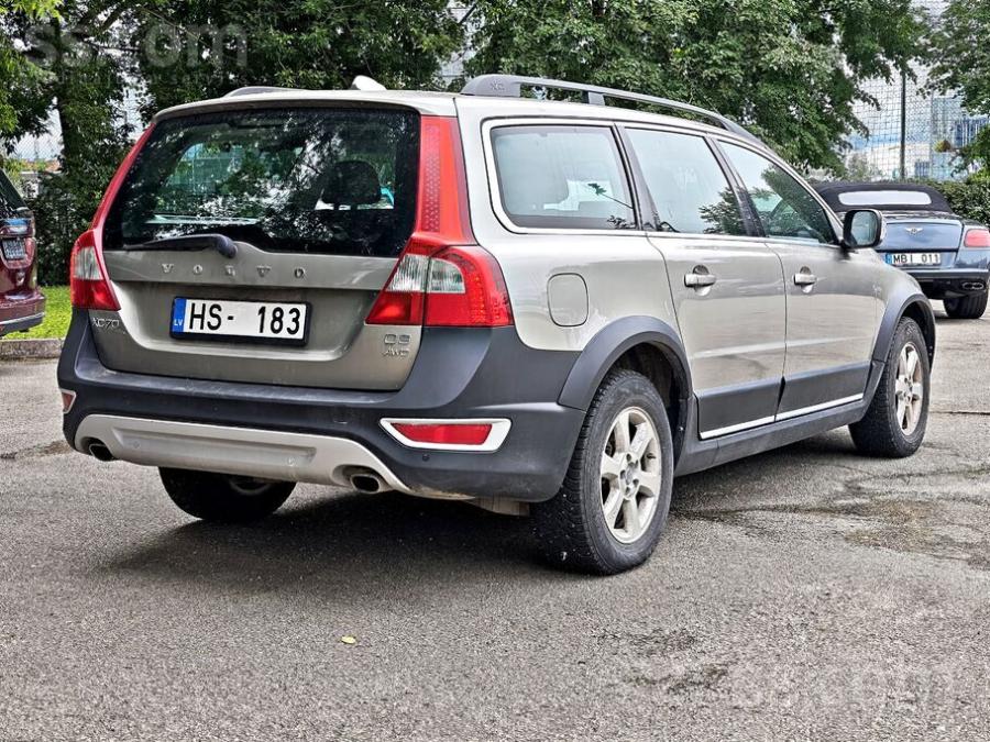 Pelēks Volvo XC70 2012 Rīga, ar dzinēja tilpumu 2.40 L un nobraukumu 250 tūkst. km par 3900 €, foto 4 vietnē AUTOMOTO.COM.LV