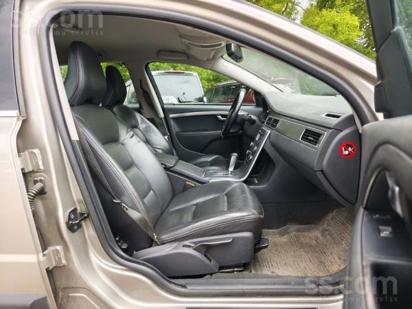Grey Volvo XC70 2012 in Riga, with an engine capacity of 2.40 L and mileage of 250 thousand km for 3900 €, photo 7 on AUTOMOTO.COM.LV