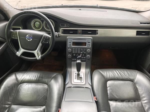 Grey Volvo XC70 2012 in Riga, with an engine capacity of 2.40 L and mileage of 250 thousand km for 3900 €, photo 9 on AUTOMOTO.COM.LV