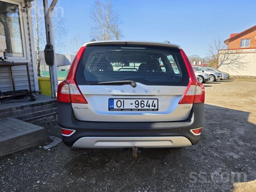 Pelēks Volvo XC70 2012 Rēzekne, ar dzinēja tilpumu 2.00 L un nobraukumu 0 tūkst. km par 7800 €, foto 9 vietnē AUTOMOTO.COM.LV